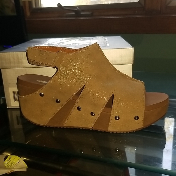 Volatile | Shoes | New Volatile Womens Tan Bronze Suede Sandals Size 7 ...
